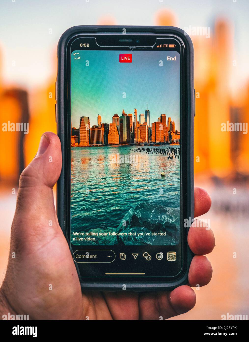 Live hand hi-res stock photography and images - Alamy