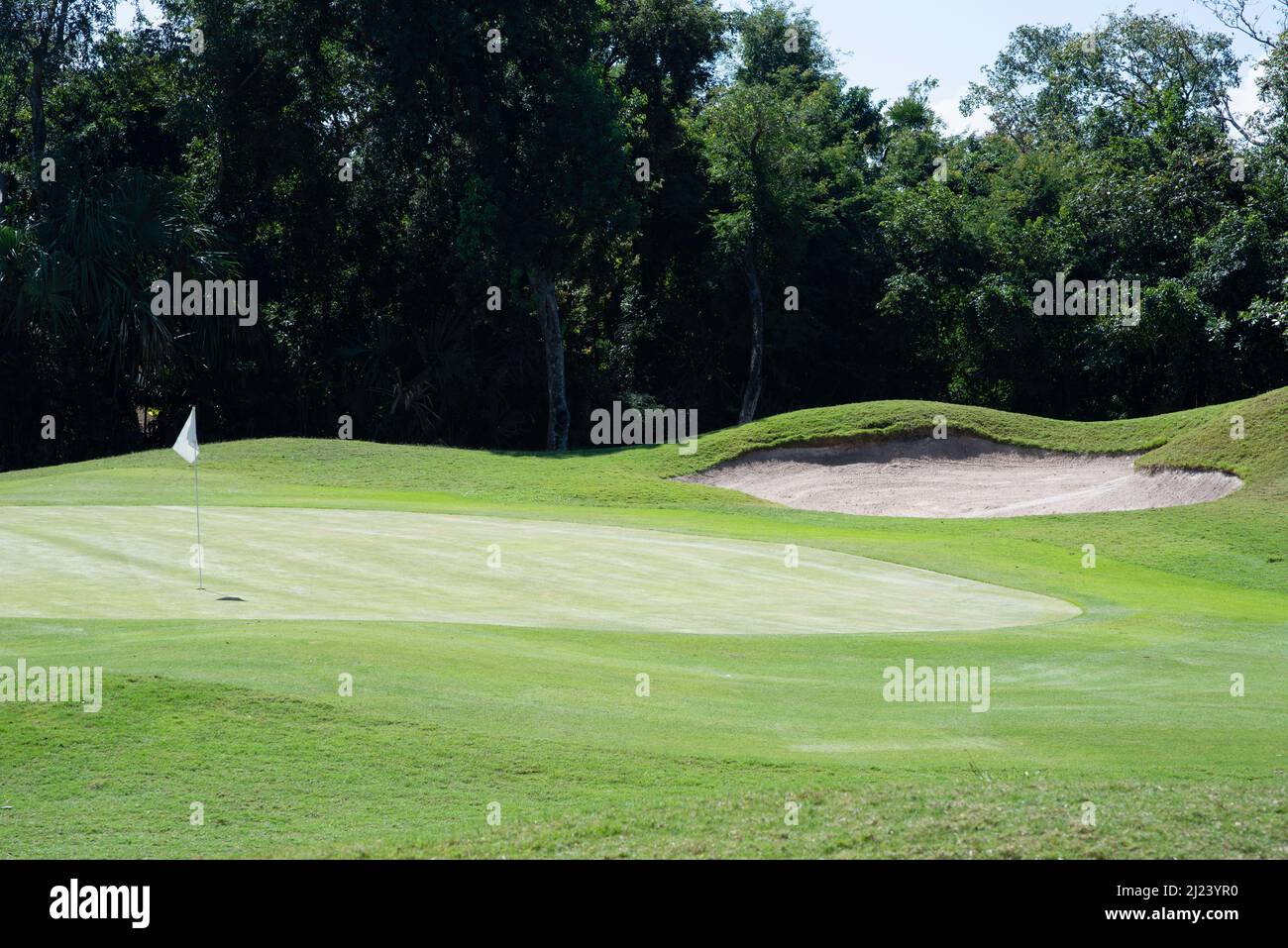 Golf course panoramic flag hi-res stock photography and images - Alamy