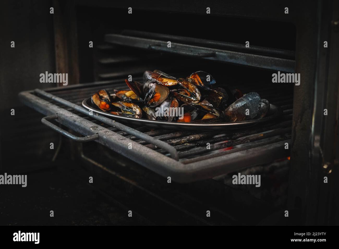 Flame mussel hi-res stock photography and images - Alamy