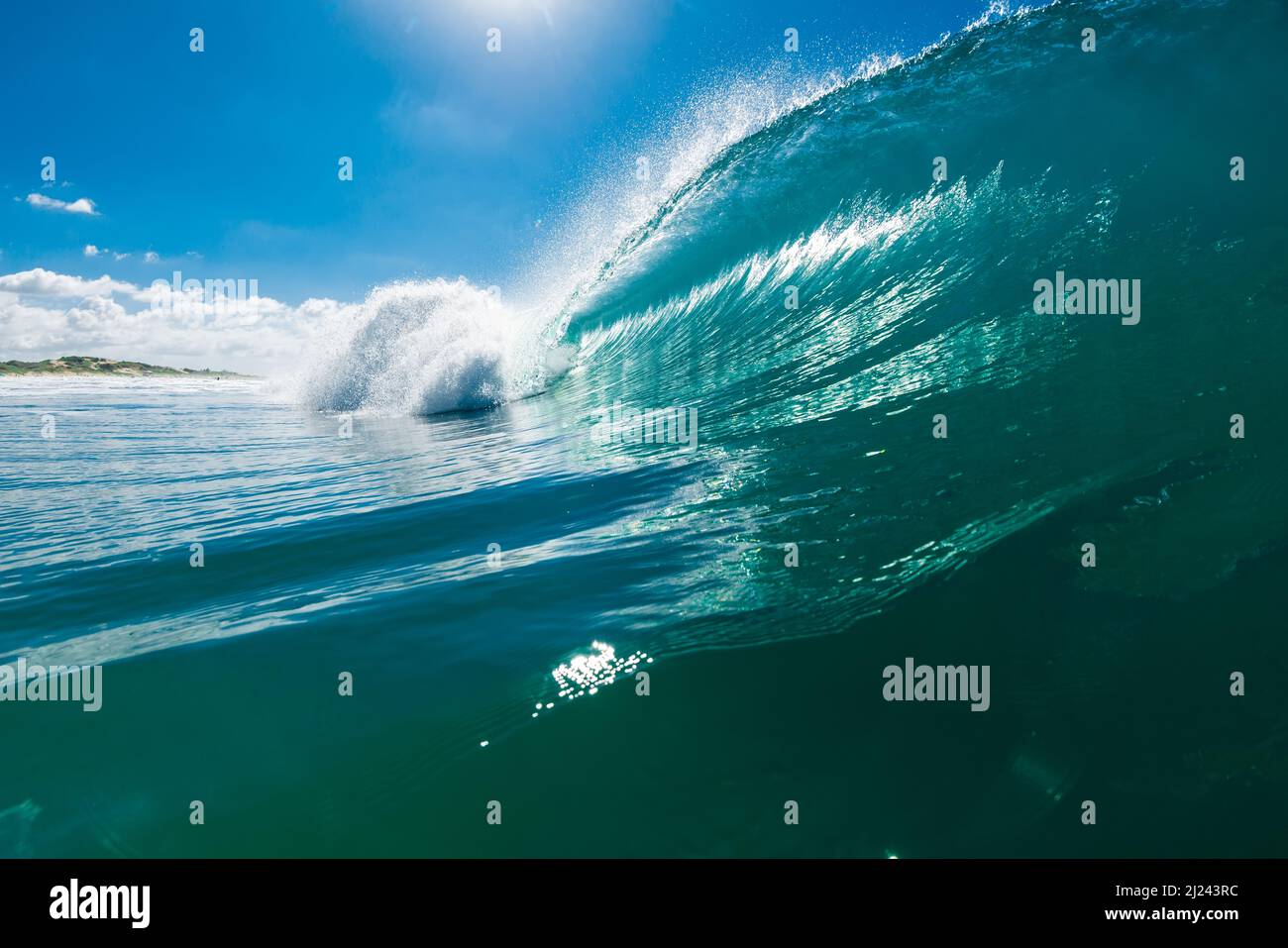 Turquoise beach break waves in ocean. Breaking wave with sunshine Stock ...