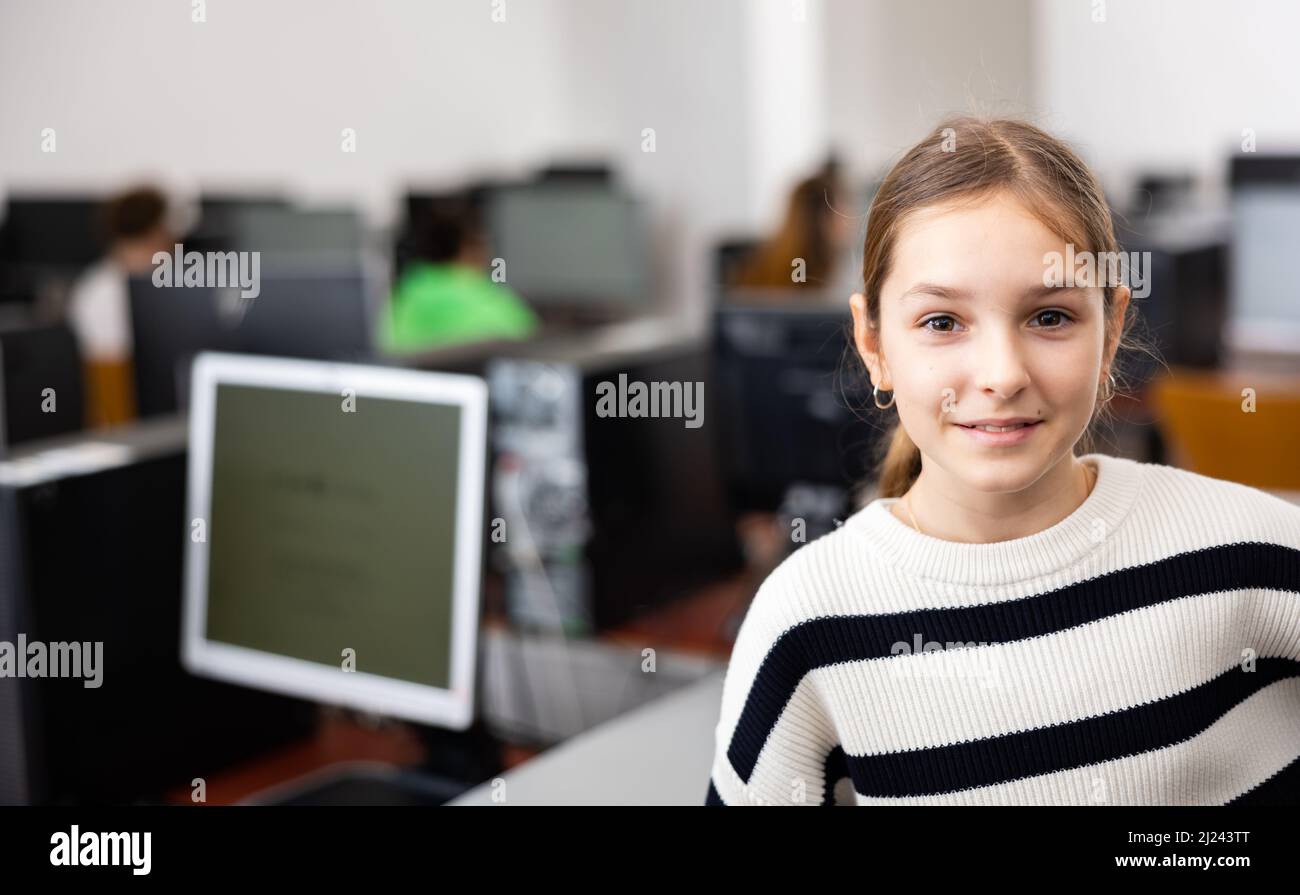 Teenager girl standing in computer class Stock Photo - Alamy