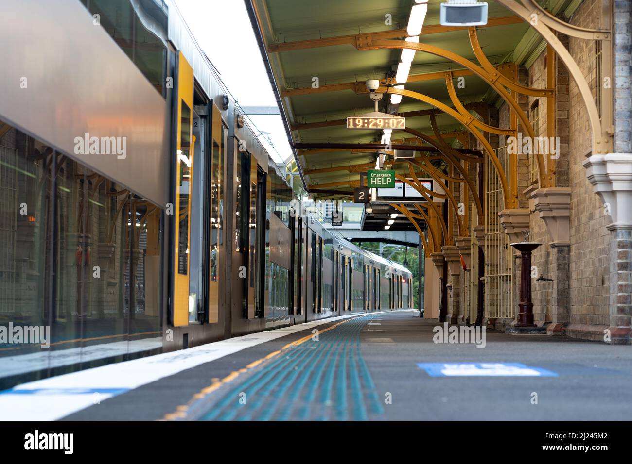 Lindfield Train Station Platform Stock Photo - Alamy