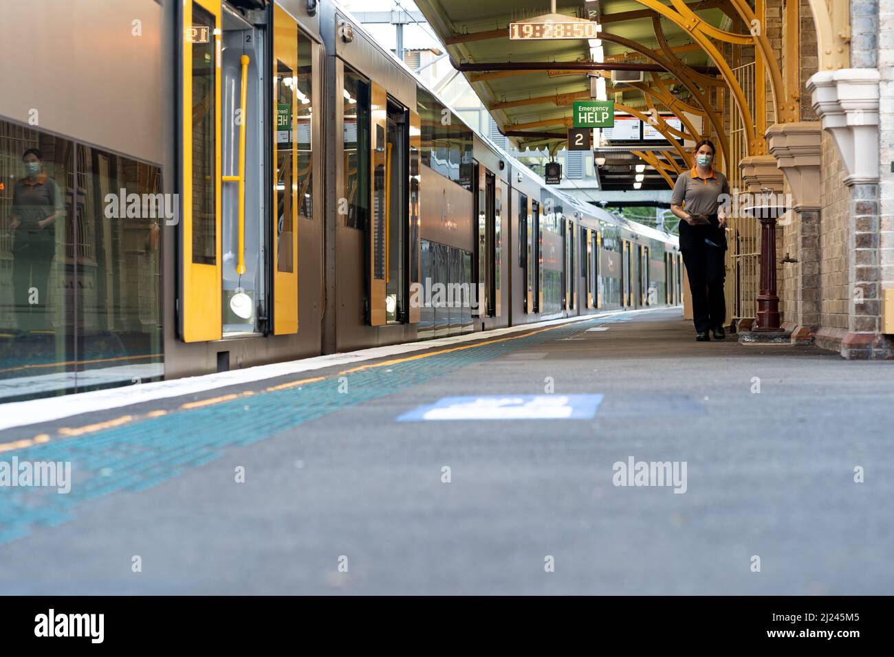 Lindfield Train Station Platform Stock Photo - Alamy