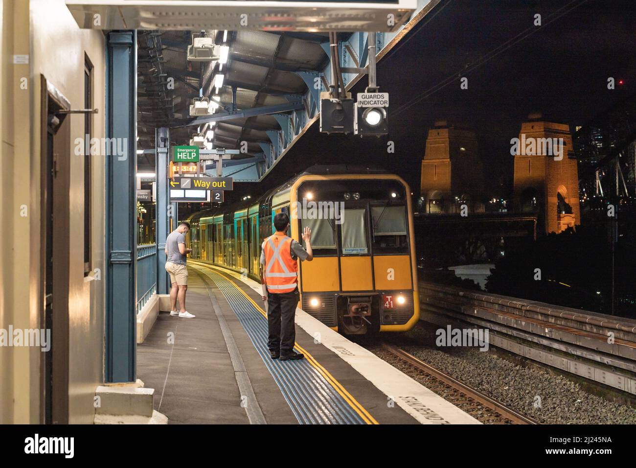 A train arrives at Milsons Point train station, Australia Stock Photo ...