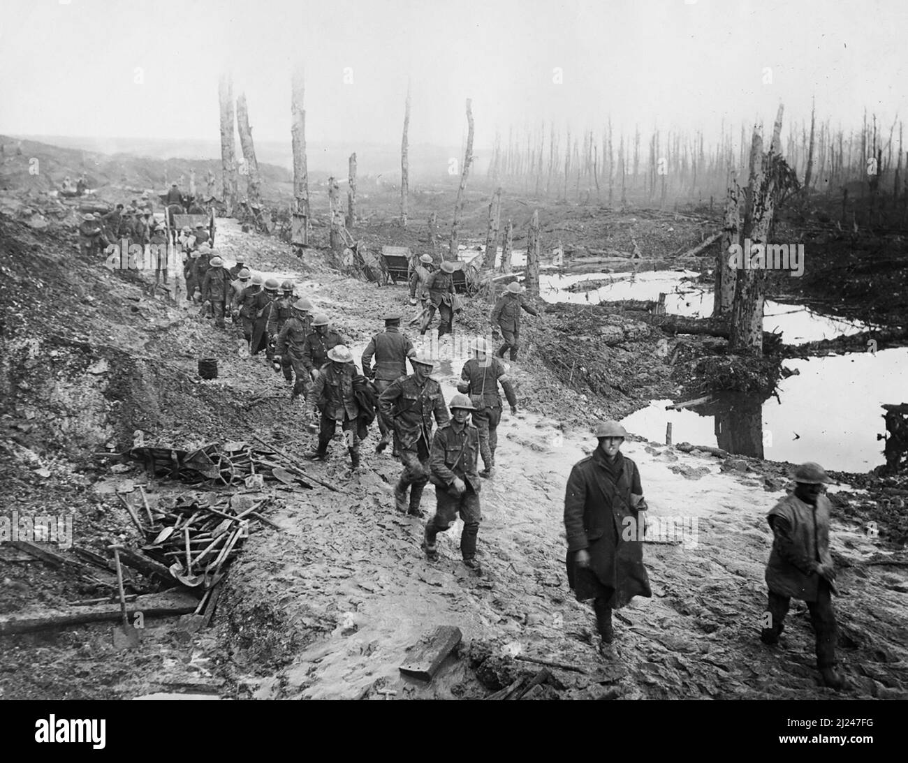 Ww1 british soldiers marching france hi-res stock photography and ...
