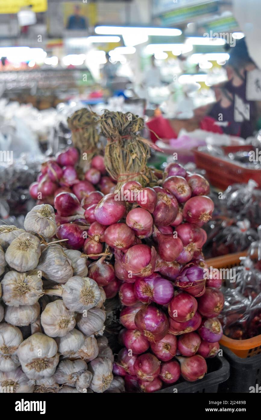 Garlic onion garlics onions hi-res stock photography and images - Alamy
