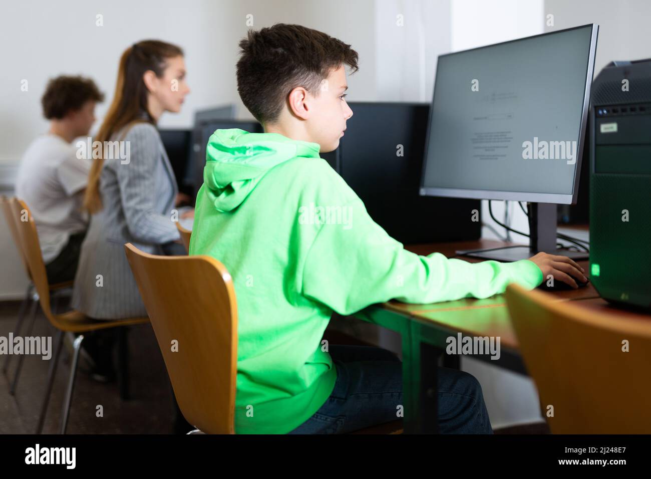 Boy research project computer hi-res stock photography and images - Alamy
