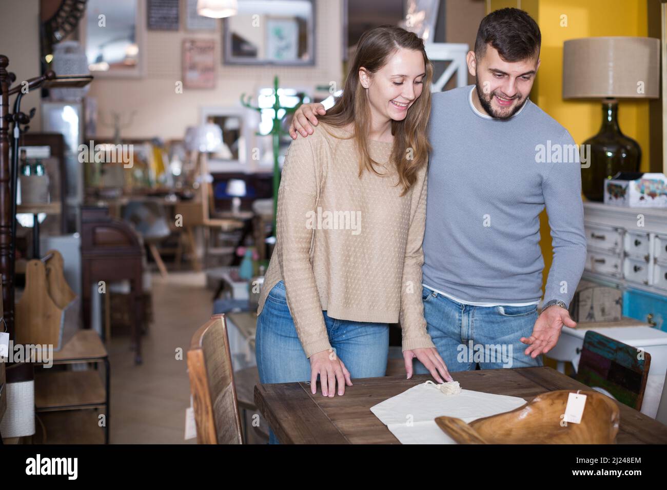 Couple choosing vintage table hi-res stock photography and images - Alamy
