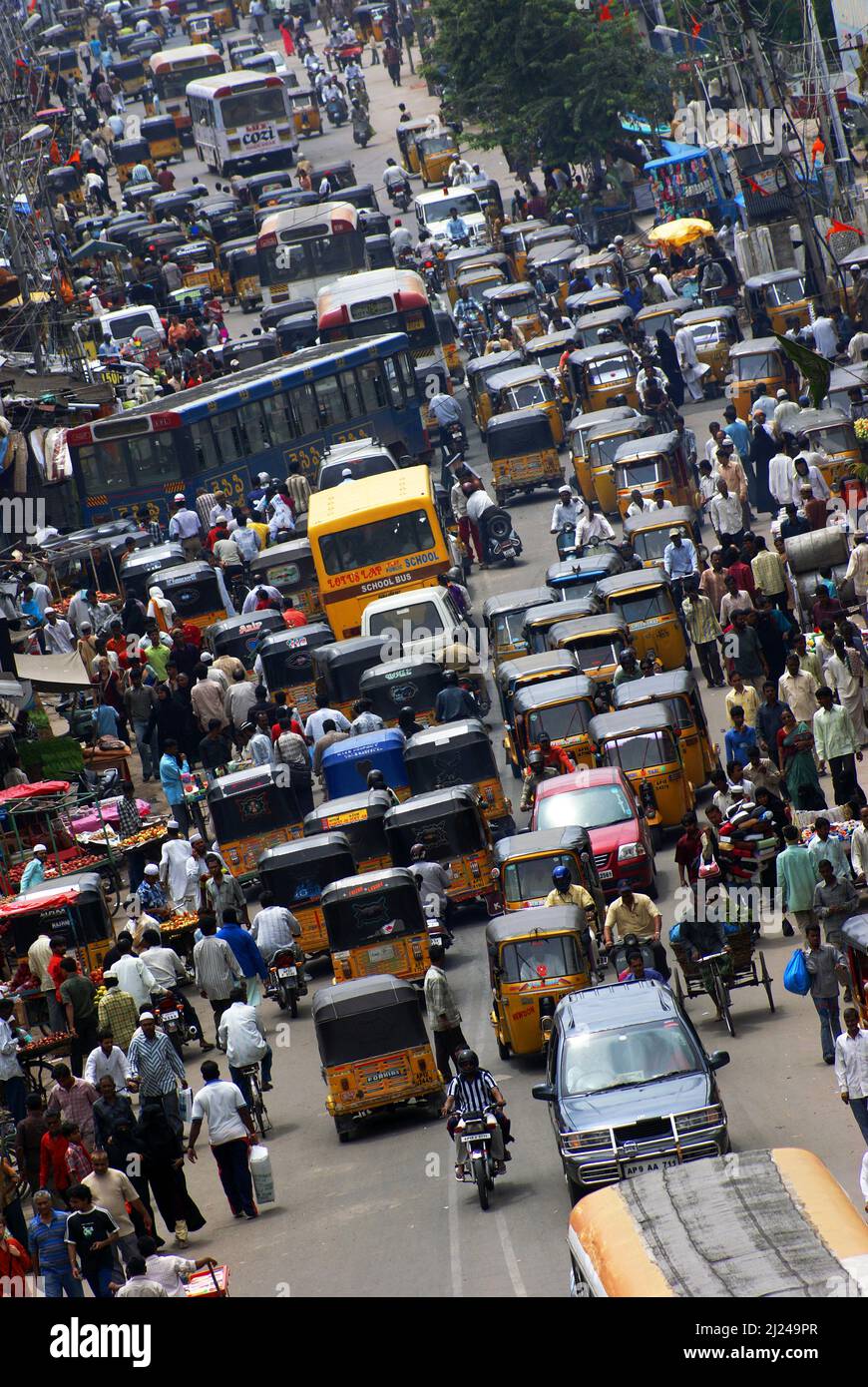 Heavy traffic in Hyderabad Stock Photo - Alamy