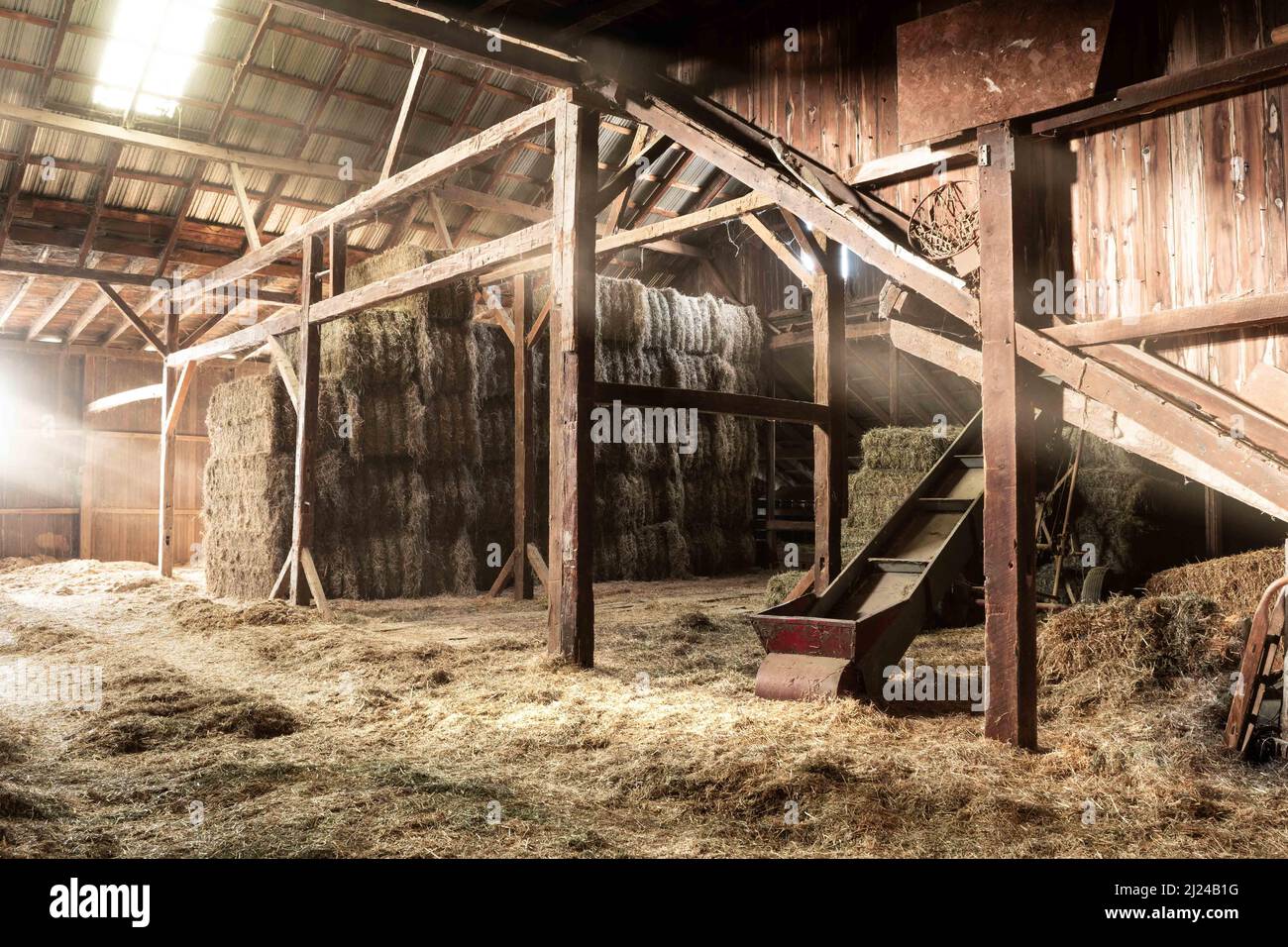 Wooden hay barn hi-res stock photography and images - Alamy