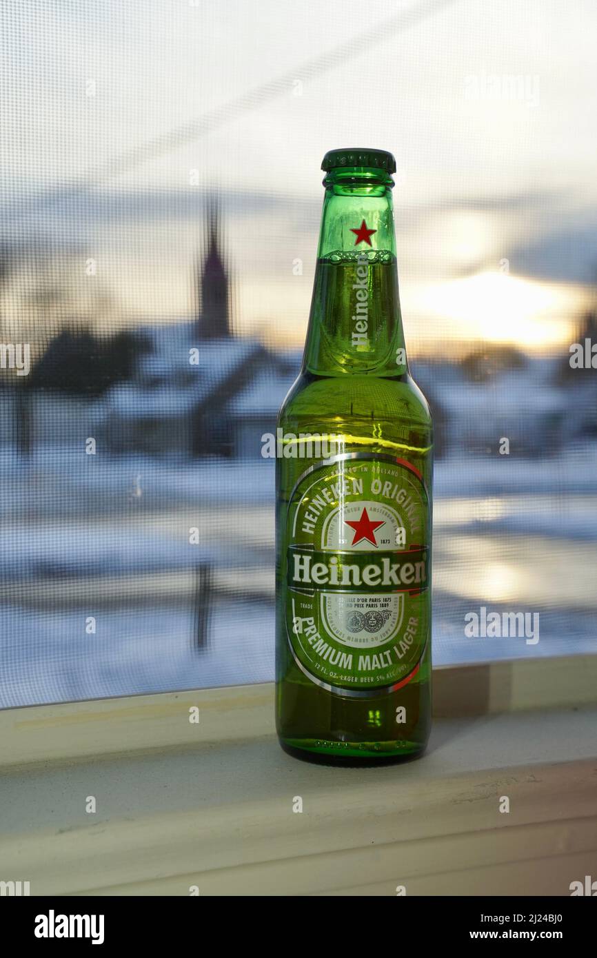 Heineken beer bottle hi-res stock photography and images - Alamy