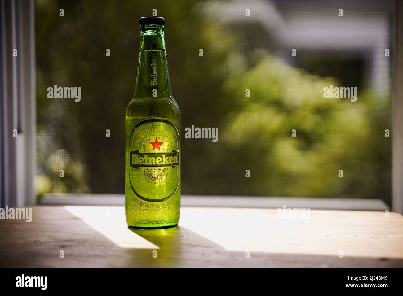 Heineken beer bottle hi-res stock photography and images - Alamy