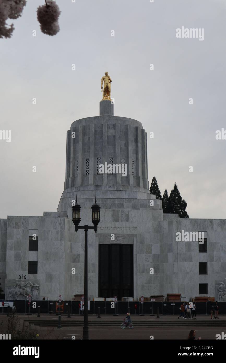 Oregon state capitol rotunda hi-res stock photography and images - Alamy