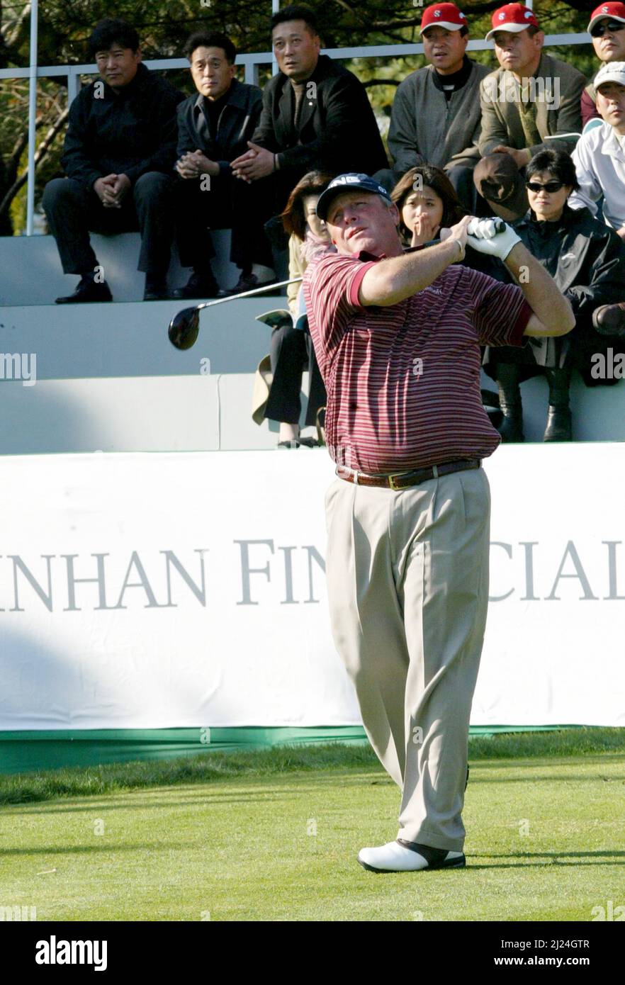 Mark calcavecchia in action hi-res stock photography and images - Alamy