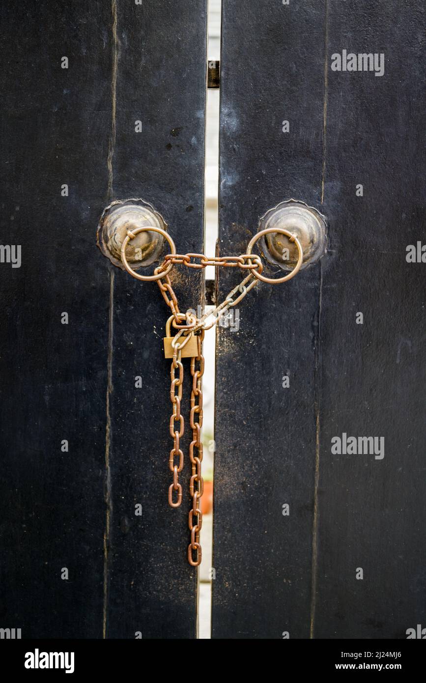 Close-up of chains and locks on gates of ancient Chinese buildings ...