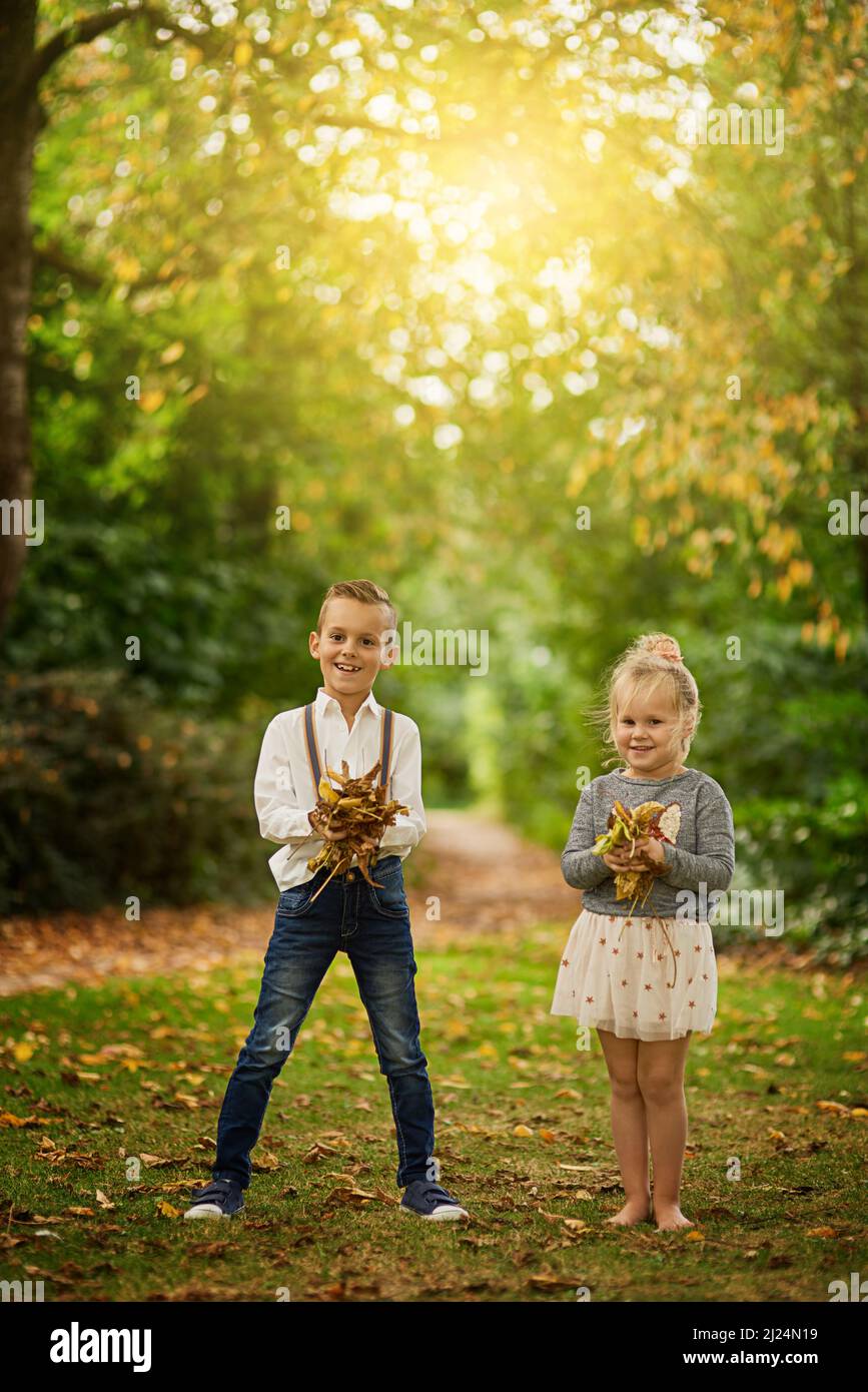 Let kids play hi-res stock photography and images - Alamy