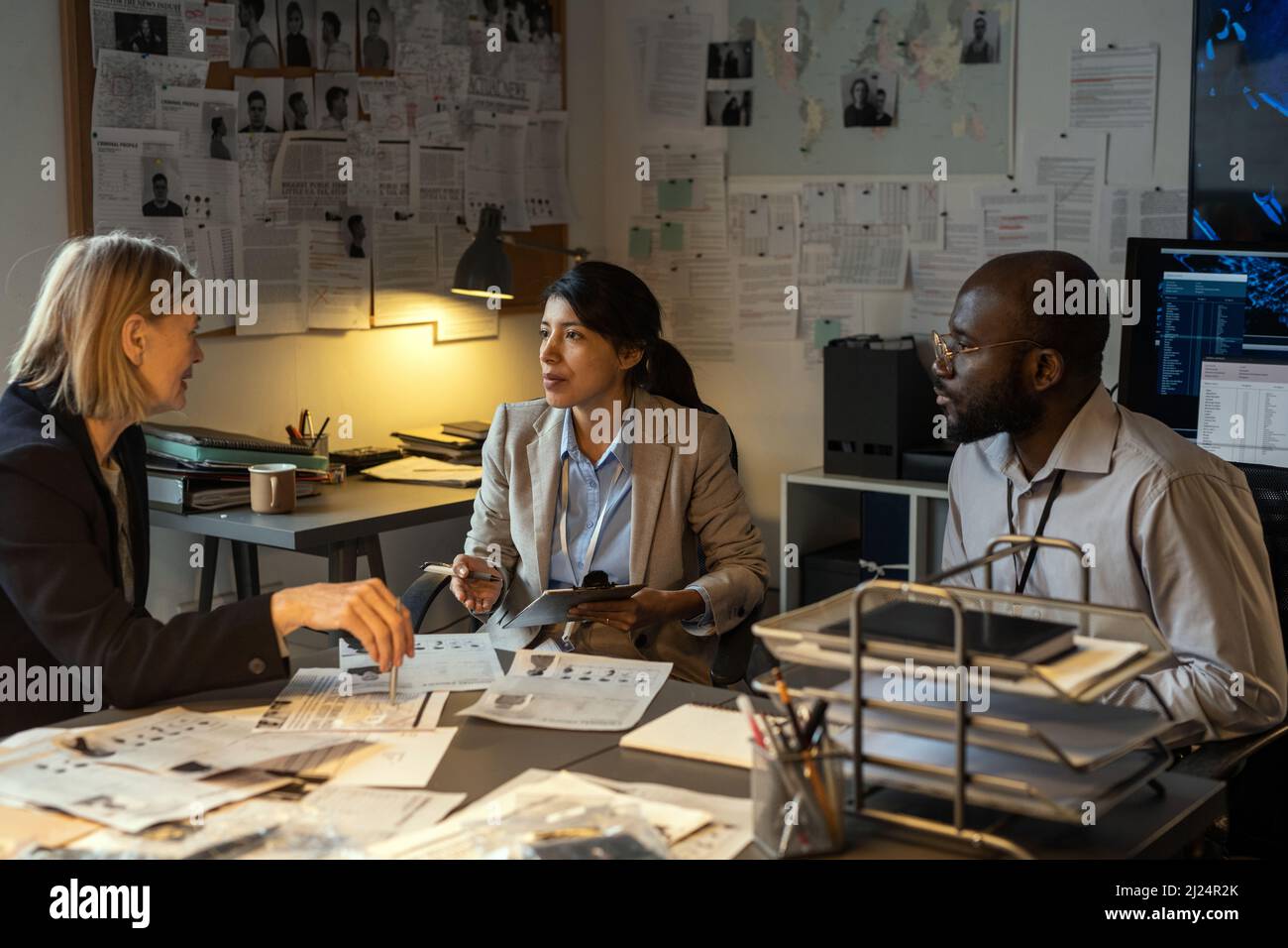 Fbi agents hi-res stock photography and images - Alamy