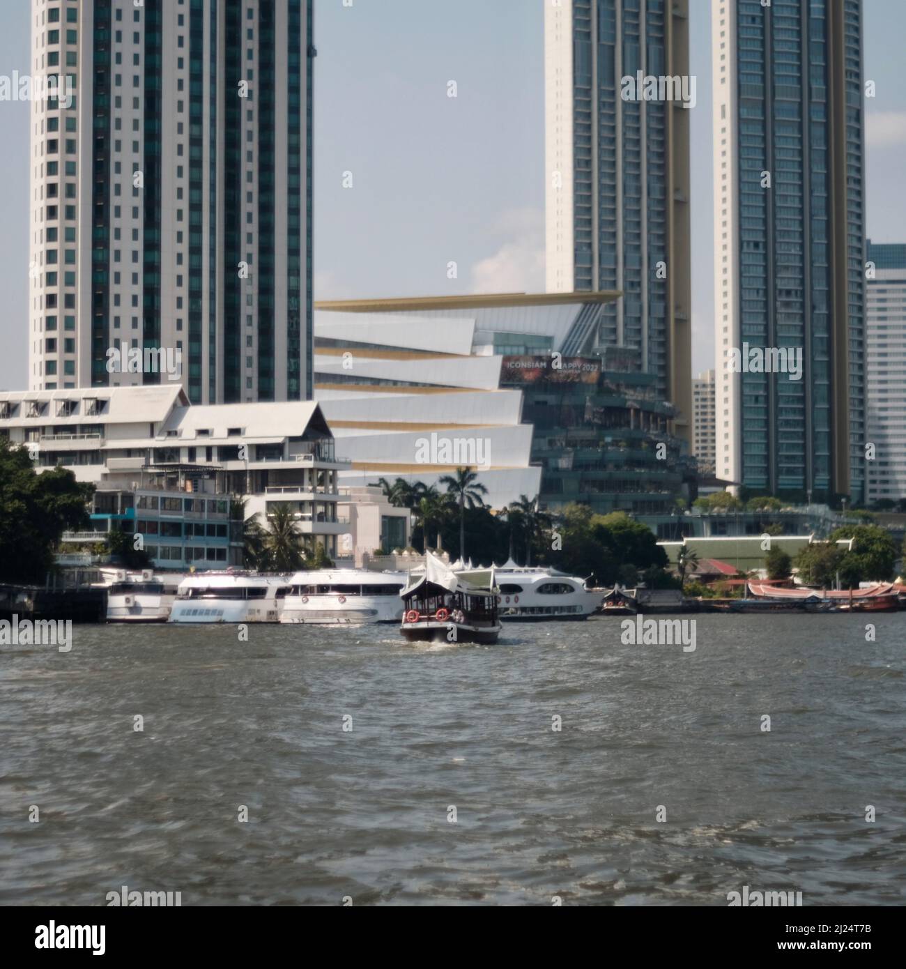 The peninsula hotel boat hi-res stock photography and images - Alamy