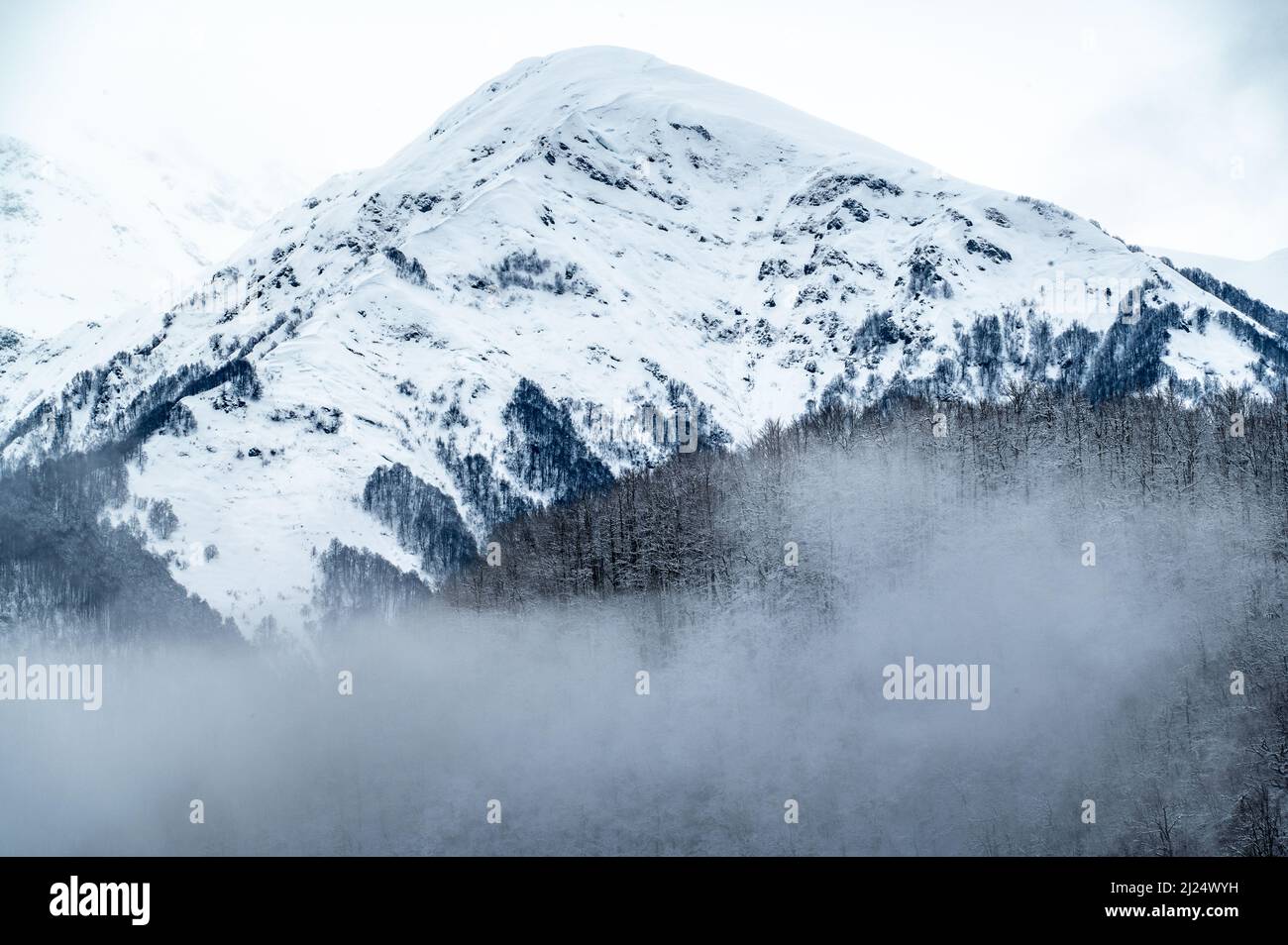 Snowdrift peak hi-res stock photography and images - Alamy