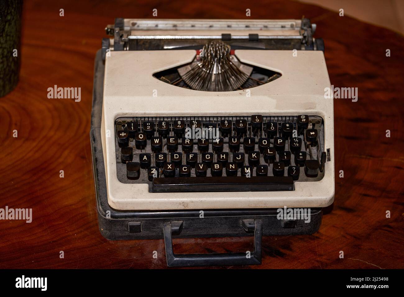 Partial close-up of a vintage retro typewriter Stock Photo - Alamy