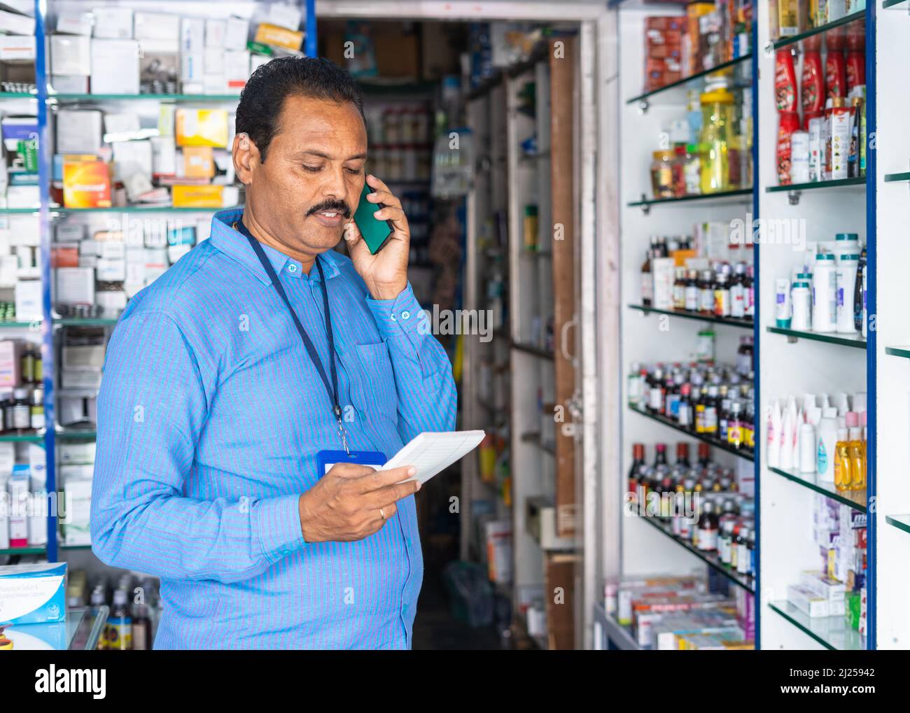 Pharmacist service hi-res stock photography and images - Alamy
