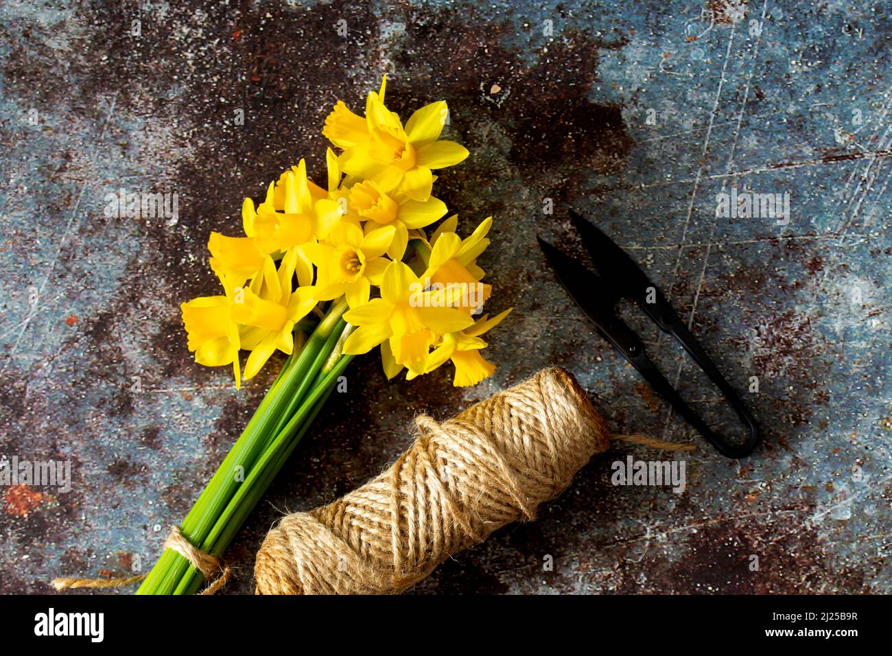 String cutter hi-res stock photography and images - Alamy