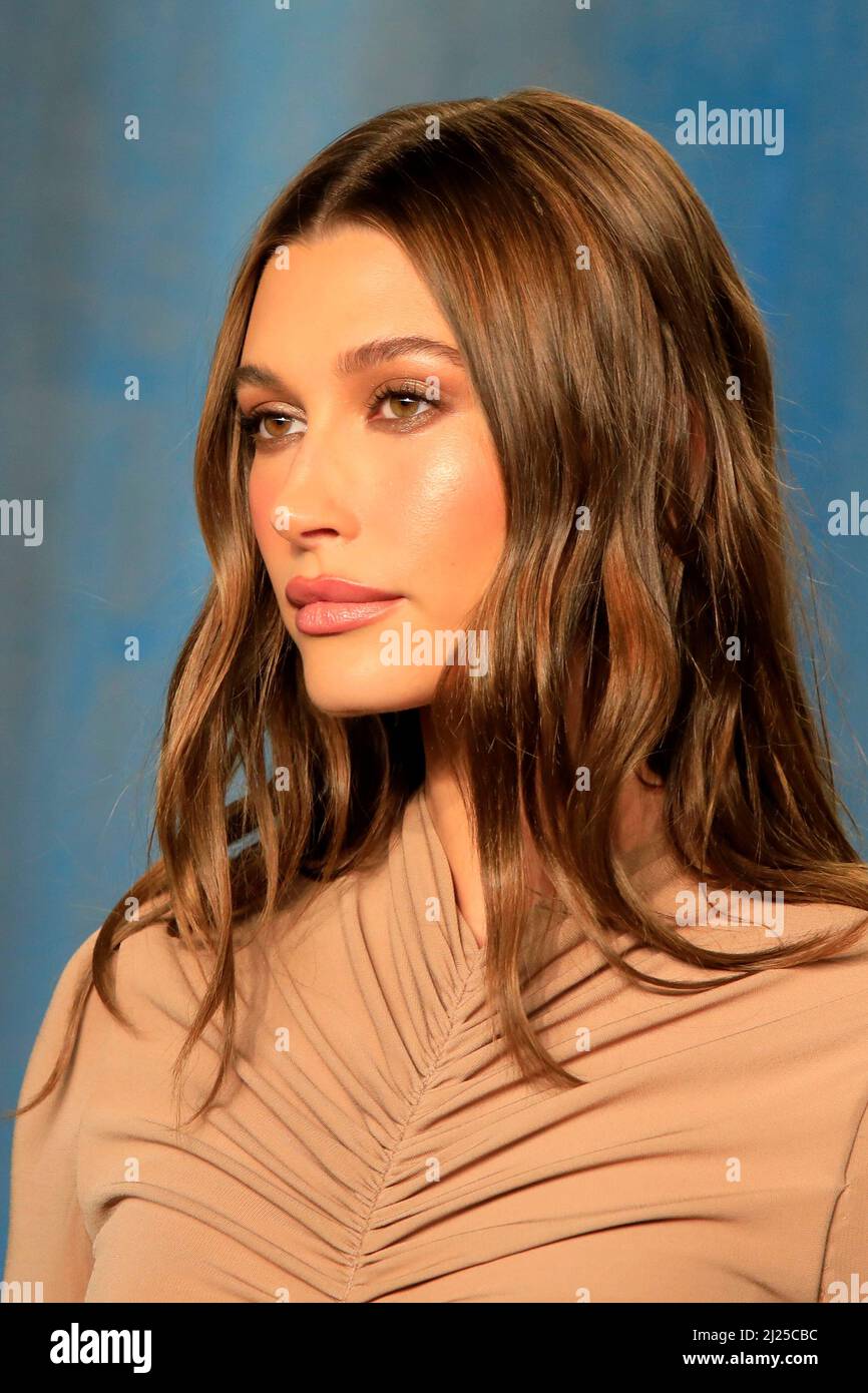 March 27, 2022, Beverly Hills, CA, USA: LOS ANGELES - MAR 27: Hailey ...