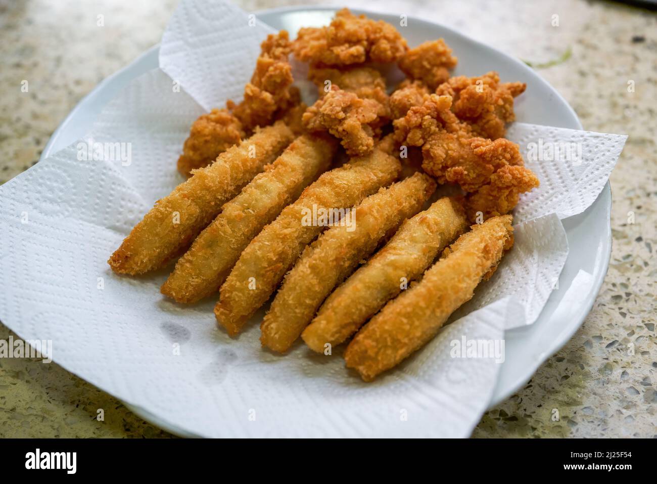 A fried food platter of crispy cod sticks and chicken nuggets Stock ...