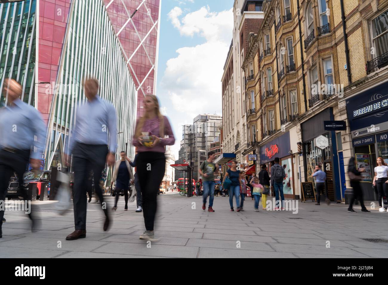 London victoria street nova hi-res stock photography and images - Alamy