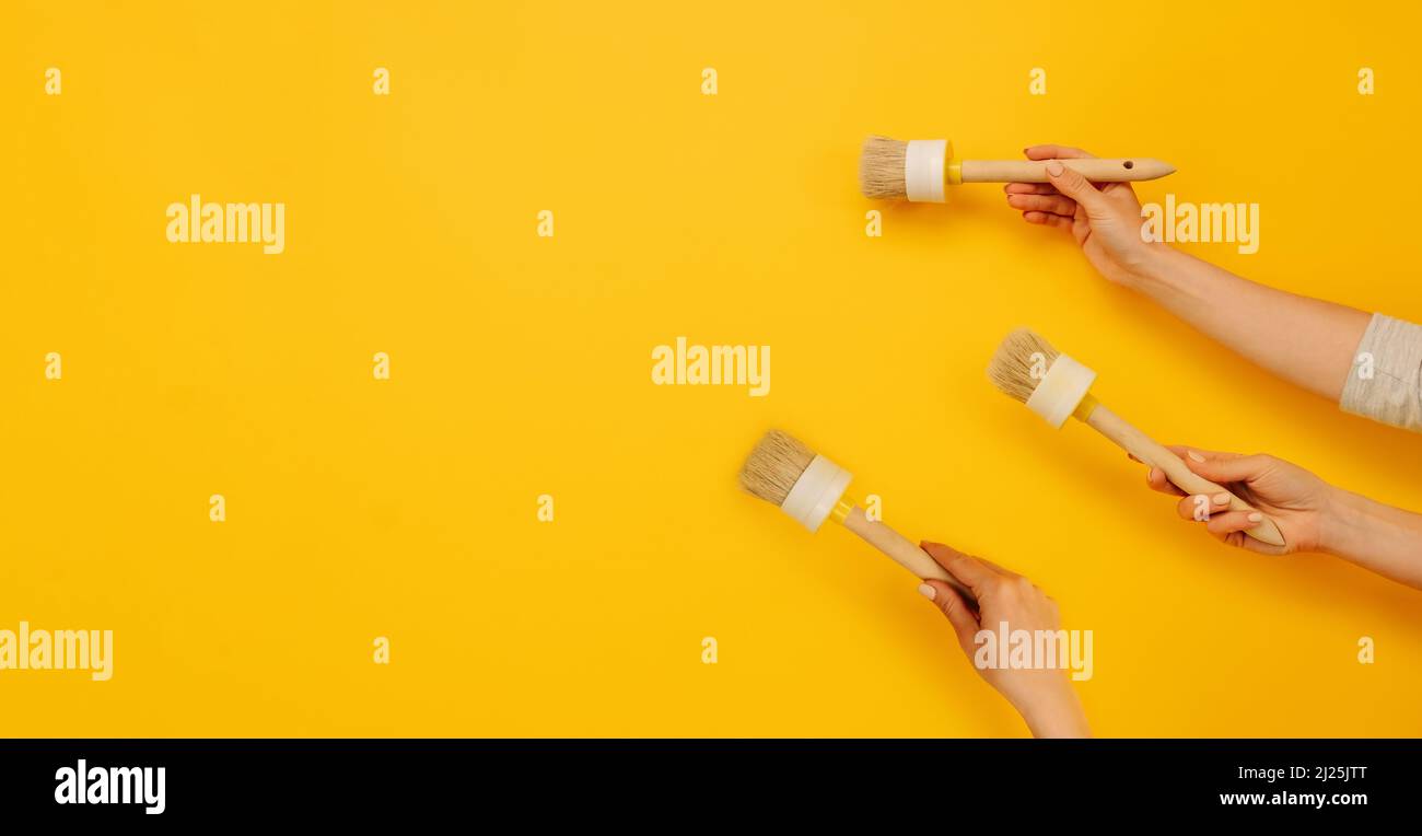 Hands holding paint brush Stock Photo - Alamy