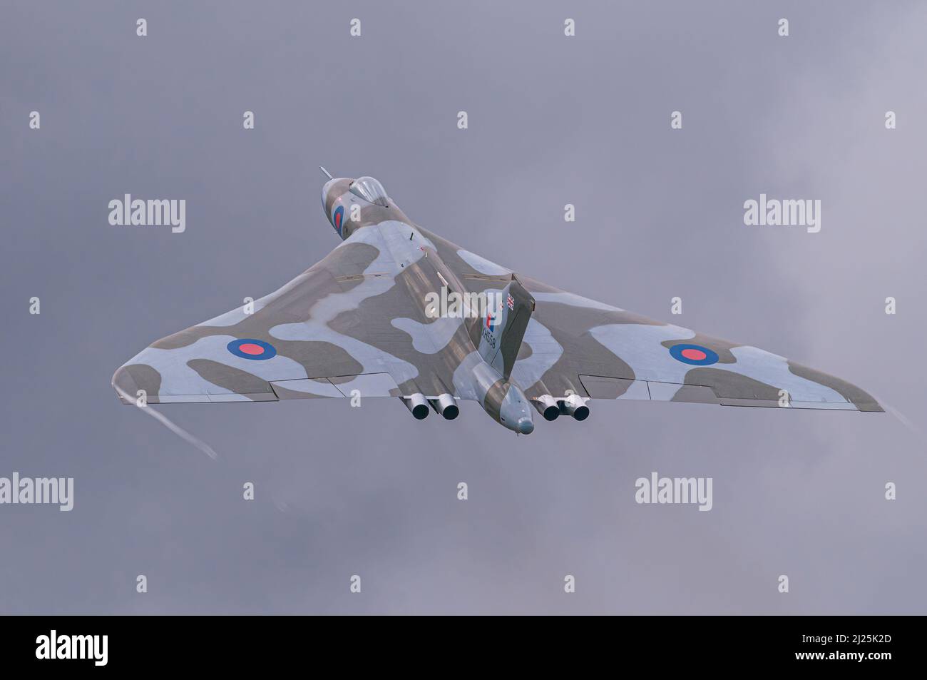 AVRO VULCAN XH558, RAF COLD WAR BOMBER Stock Photo - Alamy