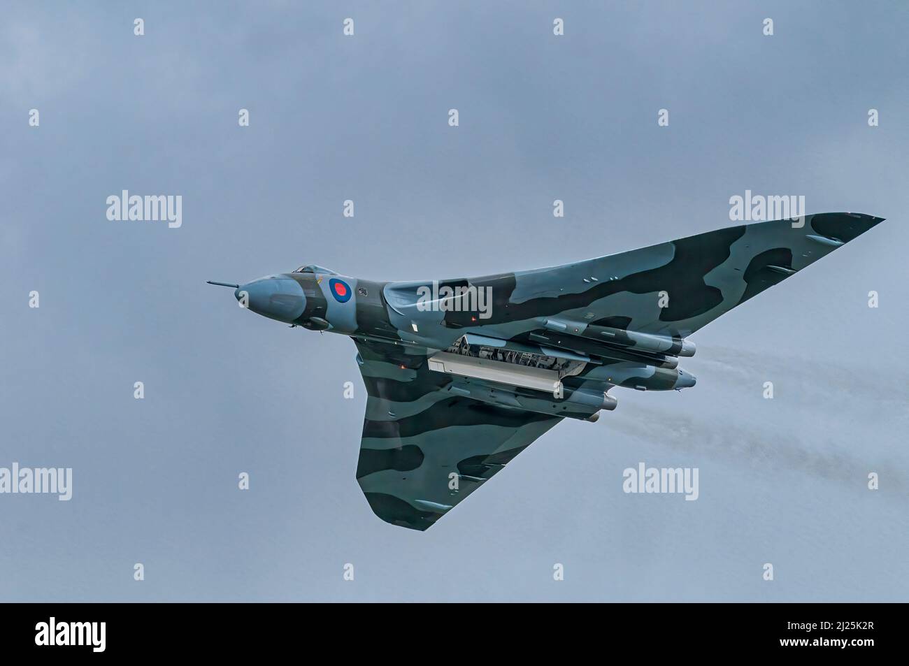 AVRO VULCAN XH558, RAF COLD WAR BOMBER Stock Photo - Alamy