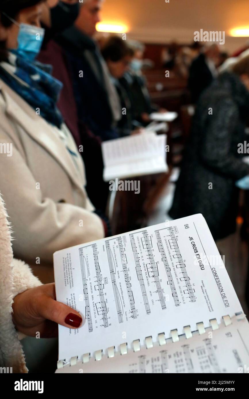 Protestant church. Sunday service Stock Photo - Alamy