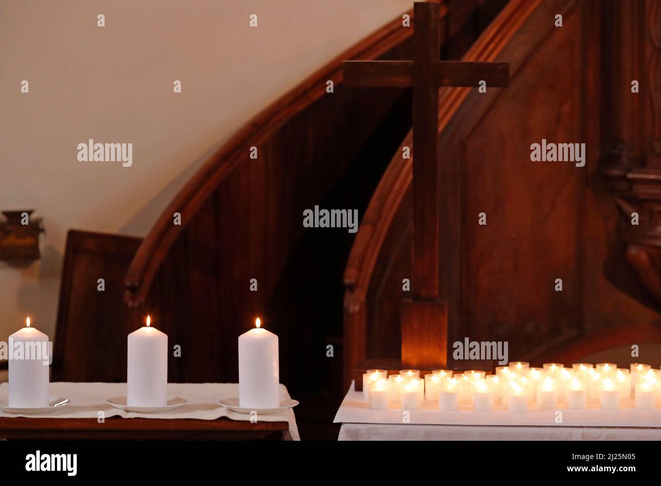 Altar protestante hi-res stock photography and images - Alamy
