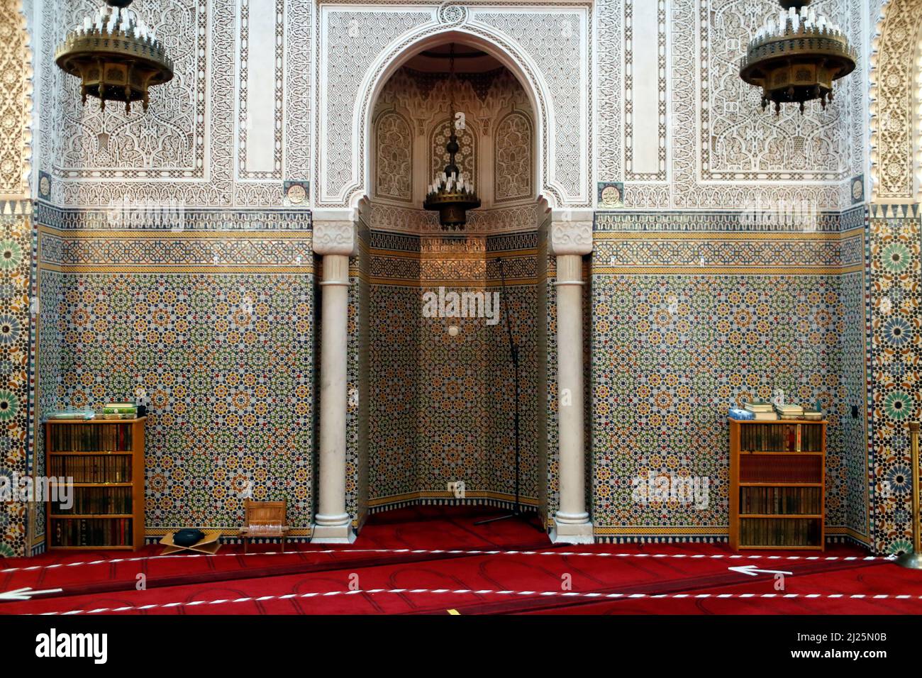 Prayer room and mihrab at the Geneva mosque Stock Photo - Alamy