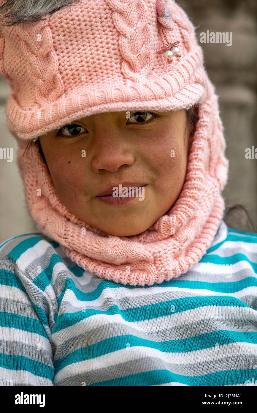 Ecuadorian girl in a Chimborazo village, Ecuador Stock Photo - Alamy