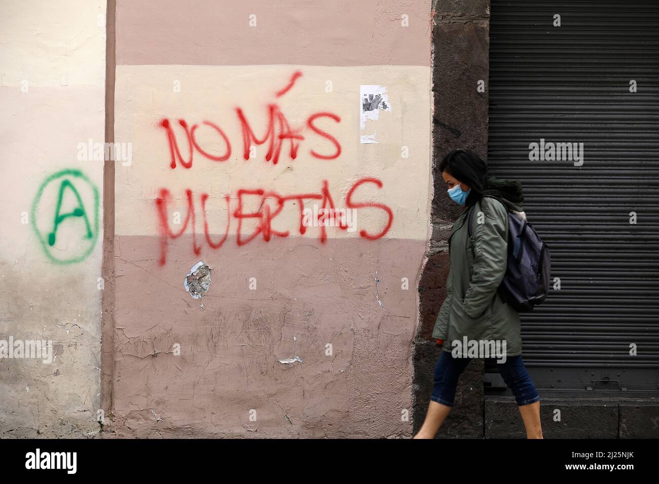 "No more death" graffiti in Quito, Ecuador Stock Photo - Alamy