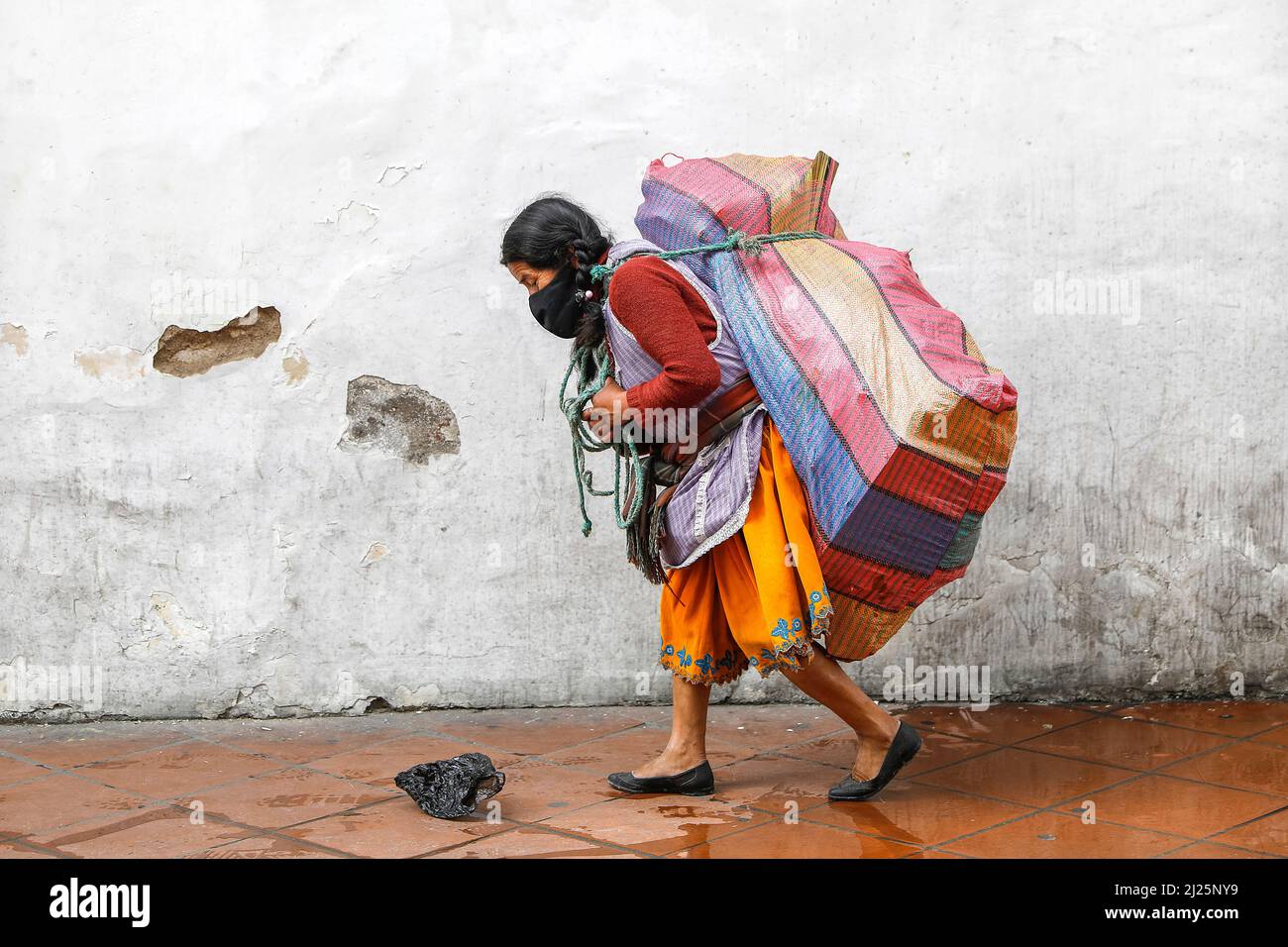 Carrying a big hi-res stock photography and images - Alamy