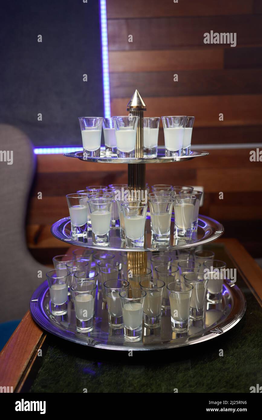 Barman pouring hard spirit glasses hi-res stock photography and images ...