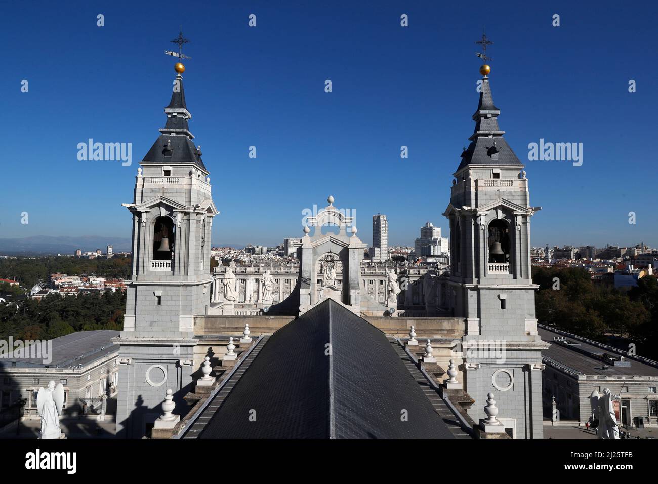 Cathedrale catholique romaine hi-res stock photography and images - Alamy