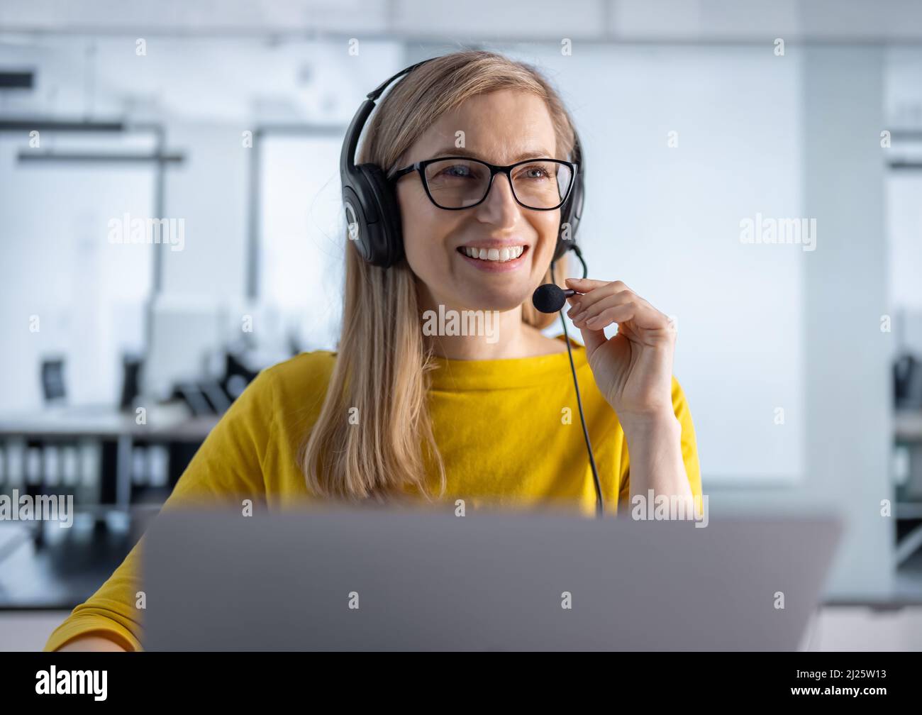 Call center office hi-res stock photography and images - Alamy