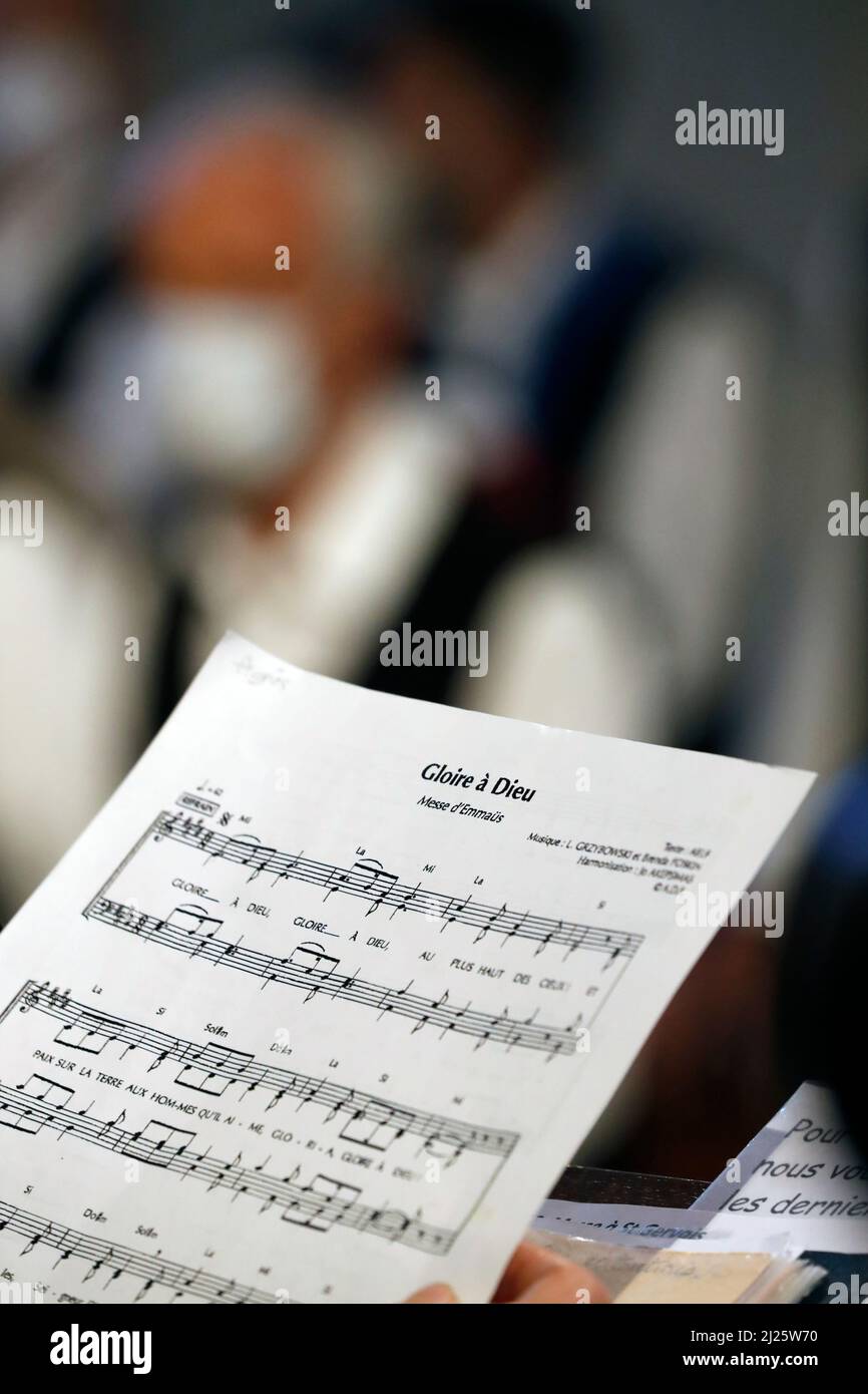 Catholic church. Catholic mass. Song Stock Photo - Alamy