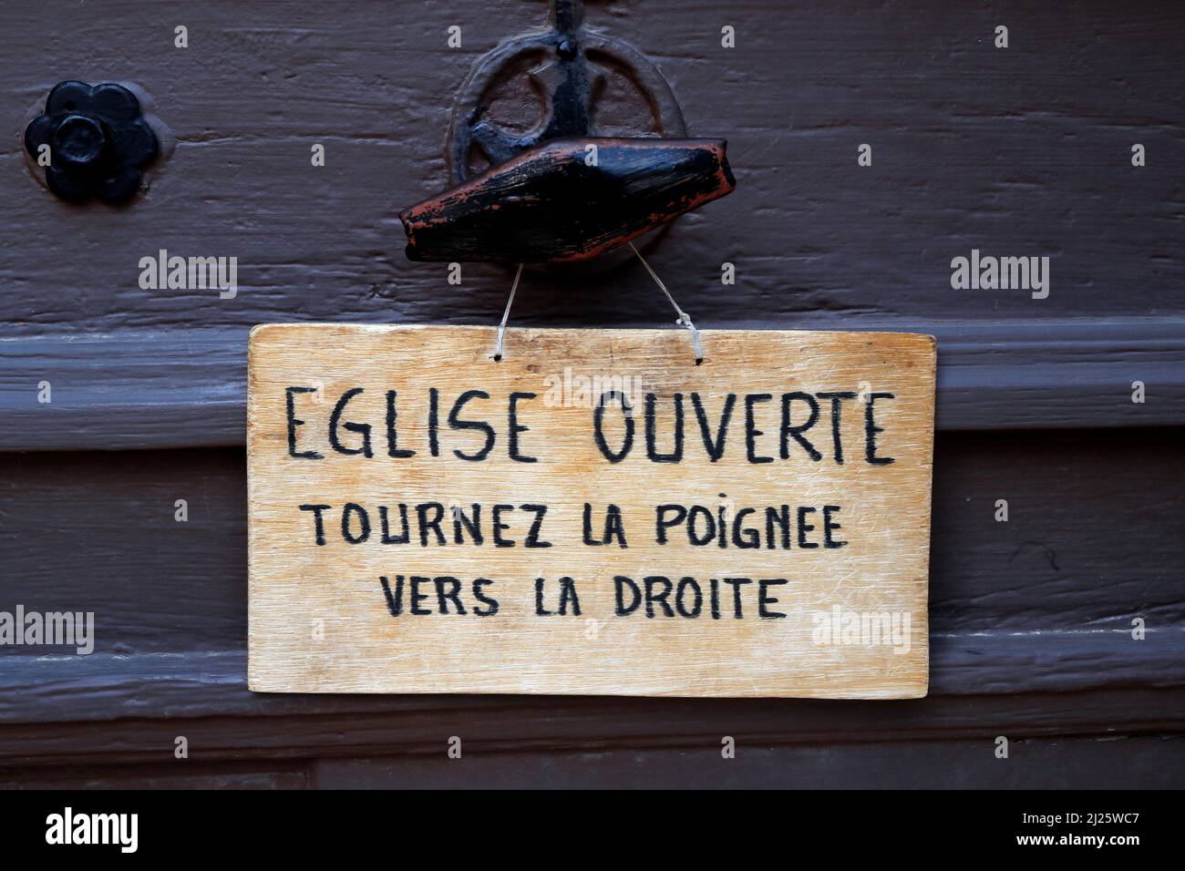 Open church. Sign on a the door Stock Photo - Alamy
