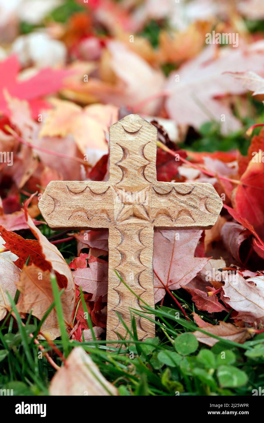 Christian wooden cross with autumn red leave Stock Photo - Alamy