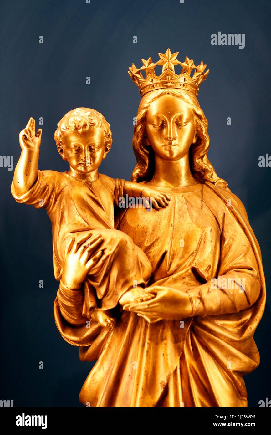 Golden statue virgin mary hi-res stock photography and images - Alamy