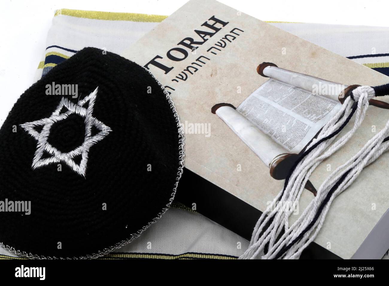 Torah, tallit and kippah. Jewish symbols Stock Photo - Alamy