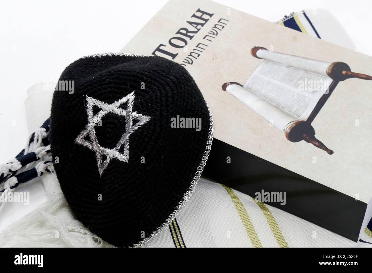 Torah, tallit and kippah. Jewish symbols Stock Photo - Alamy