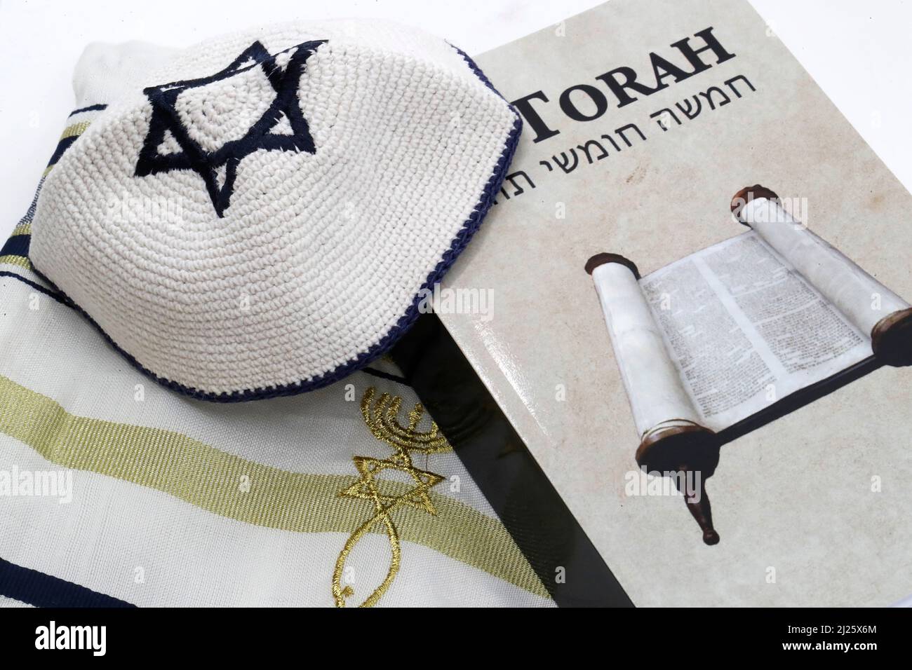 Torah, tallit and kippah. Jewish symbols Stock Photo - Alamy