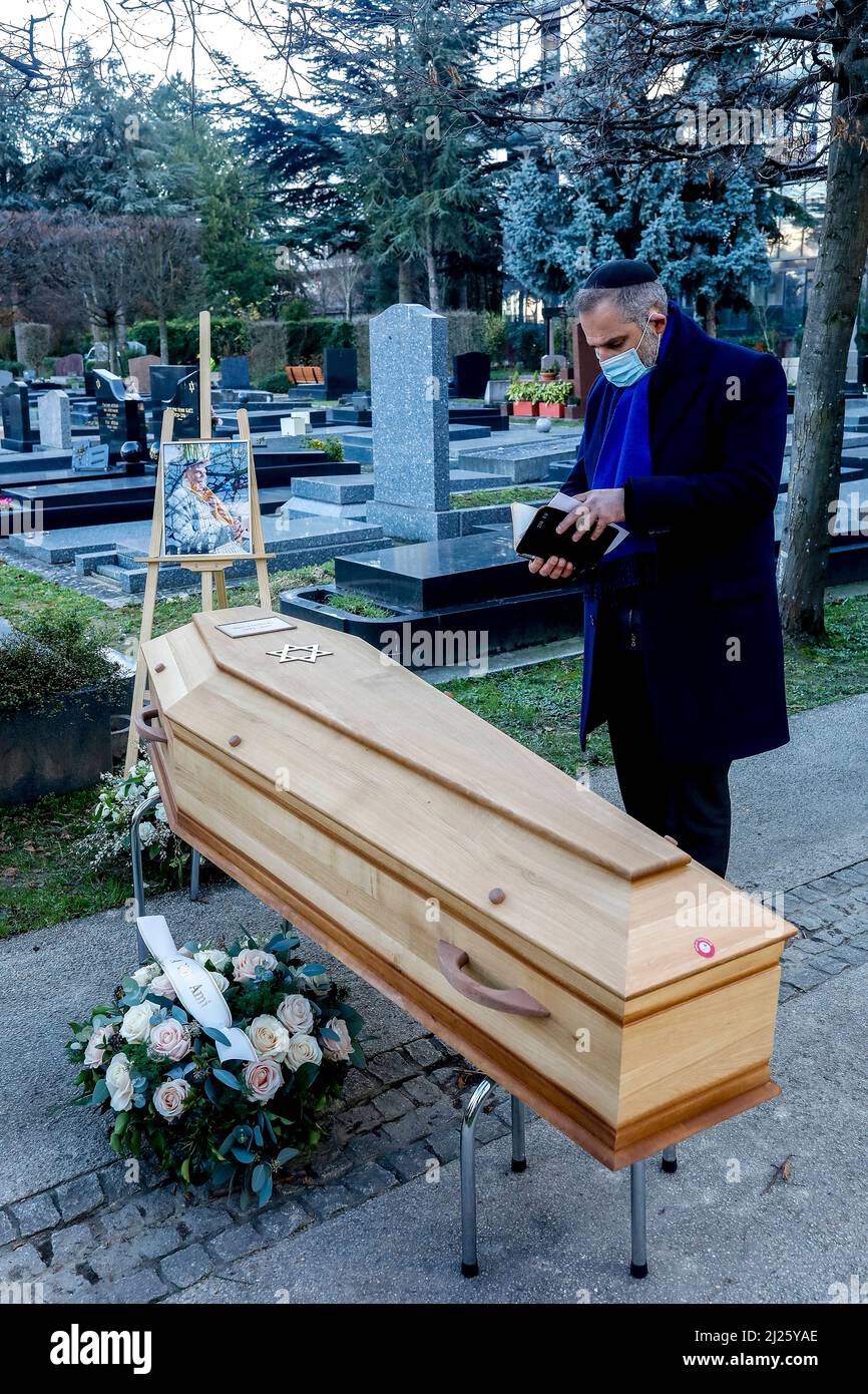 Rabbi funeral hi-res stock photography and images - Alamy