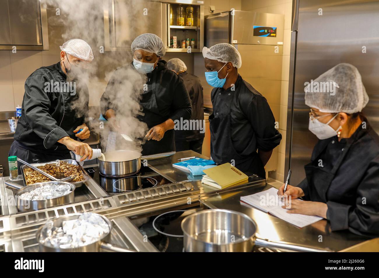 Cooking training workshop for migrants at La Maison Bakhita, Paris ...